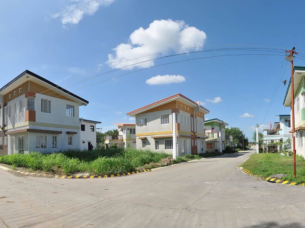 Cyberville by Suntrust- Area, City | Lionunion