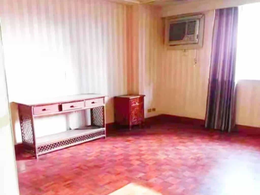 LPL Center - Salcedo Village, Makati | Lionunion