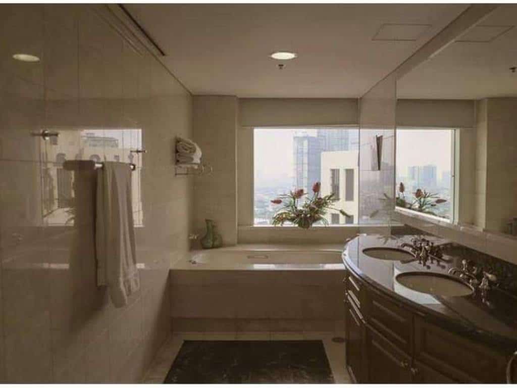 One Roxas Triangle by Ayala Land Premier - San Lorenzo, Makati | Lionunion