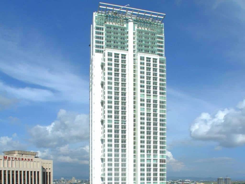One Roxas Triangle by Ayala Land Premier - San Lorenzo, Makati | Lionunion