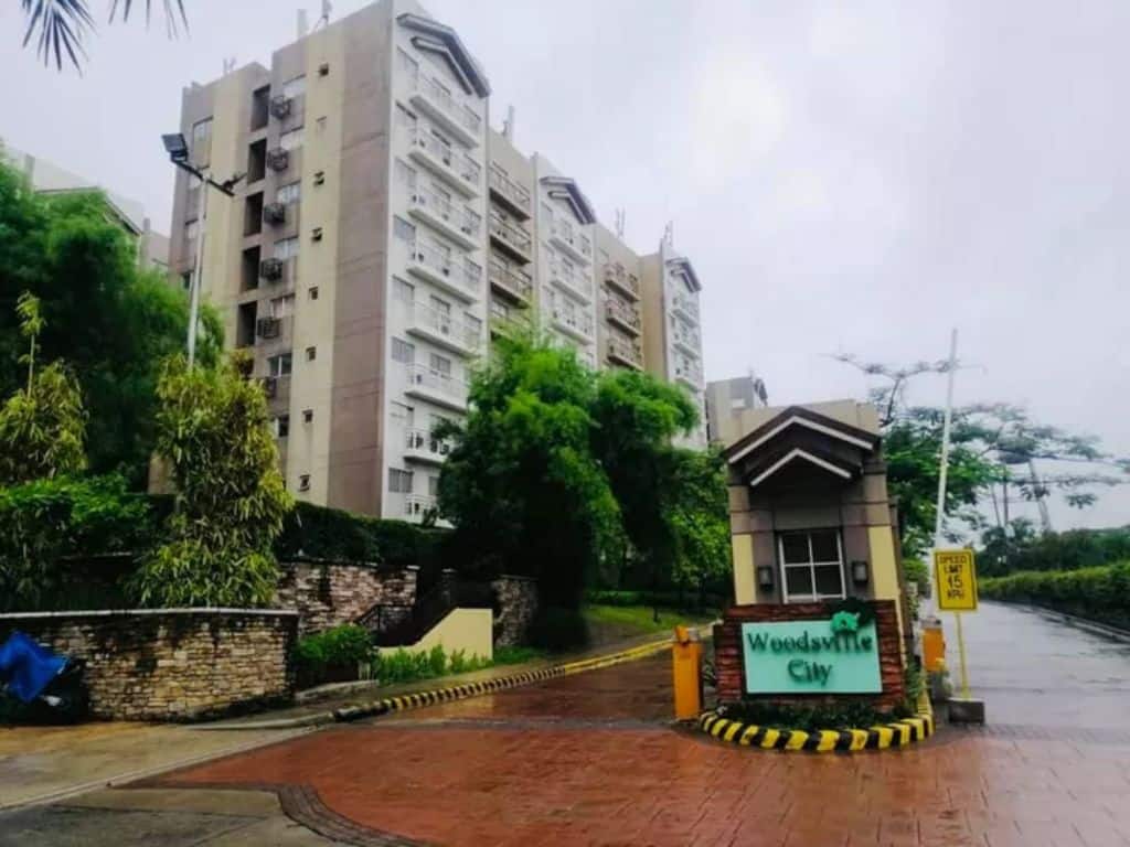 Woodsville Viverde Mansion - Merville, Parañaque | Lionunion