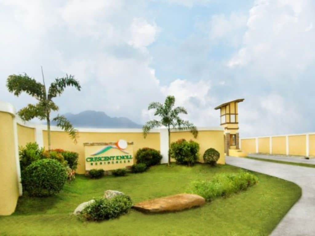 Crescent Knoll Residences by Major Homes - Barandal, Calamba | Lionunion