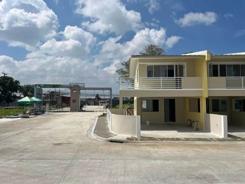 Neuville Townhomes by Duraville Realty - Sanja Mayor, Tanza | Lionunion